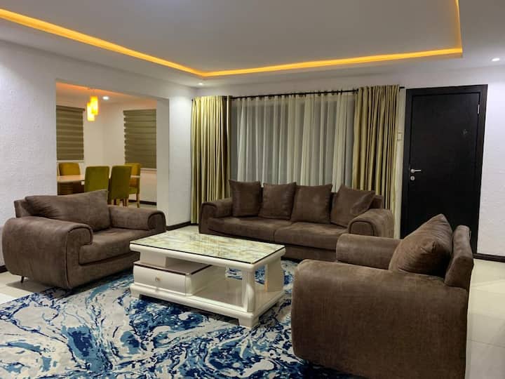 Lovely 3units Fully Serviced Apartment With A Pool - Lagos