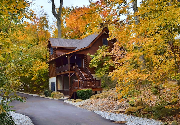 Romancing The Stone Cabin With Jacuzzi & Fireplace - Berlin, OH