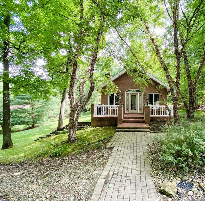 Romantic Chalet With Jacuzzi & Fireplace - 俄亥俄州, 柏林