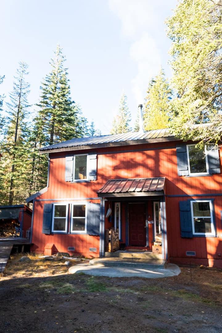 High Sierra Cabin In Sequoia National Forest - Camp Nelson, CA