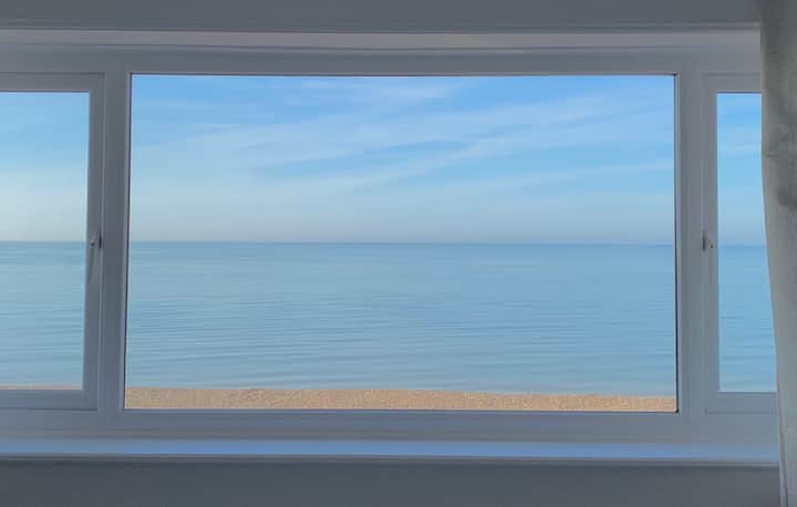 Stunning Beachfront Home With Panoramic Sea Views - 히테