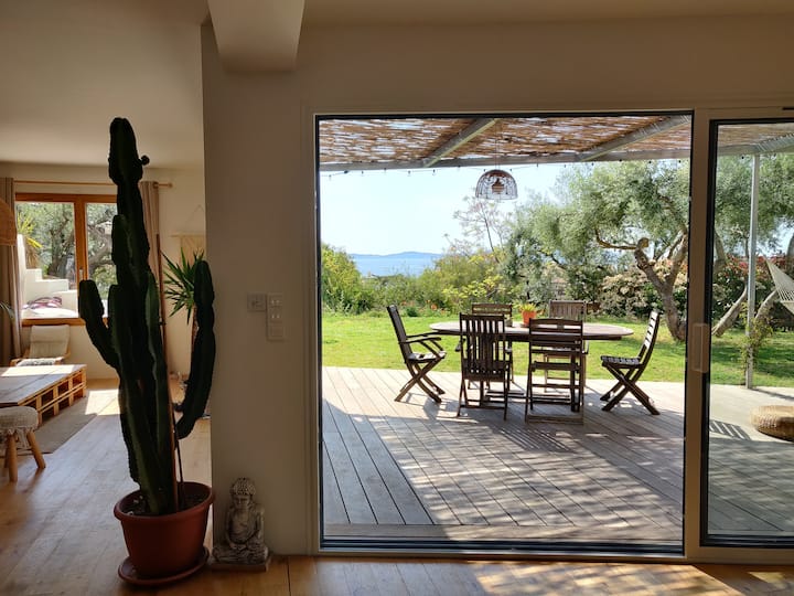 Villa Vue Mer à Quelques Pas De La Plage. - Hyères