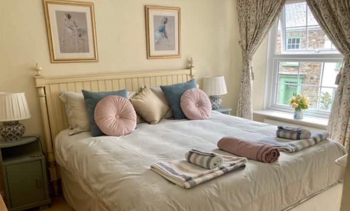 Comfy Kingsize Bedroom In Private Home - Dulverton