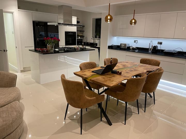 Luxurious House Close To Rowhill Grange - Sleeps 6 - Dartford