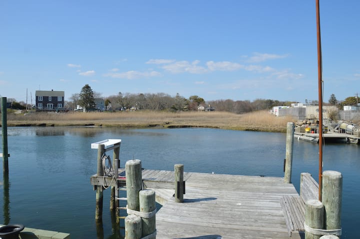 Magnolia Wind Waterfront Near Matunuck Oyster Bar - Narragansett, RI