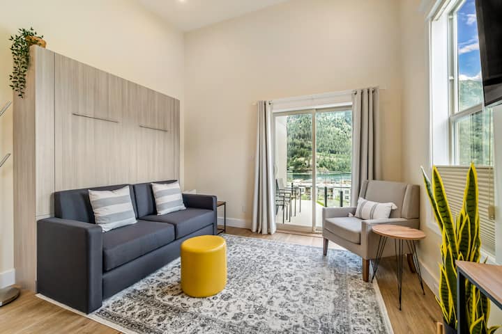 Breathtaking Lake Views - Downtown Terrace Suite - Nelson