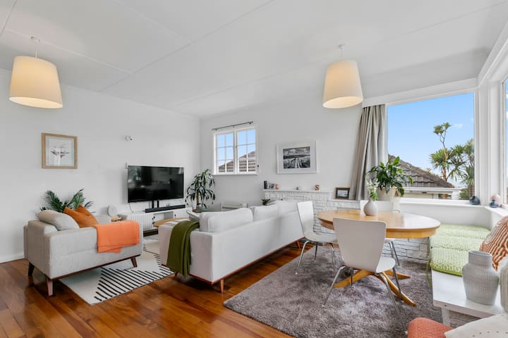 Pukerua Bay - Sunny 3 Bedrooms - Close To Beach - Porirua
