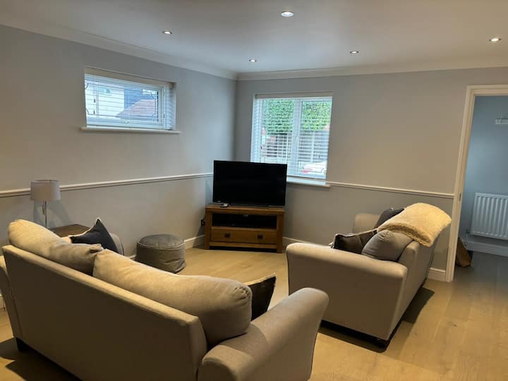 A Lovely Home In A Quiet Area - Brentwood