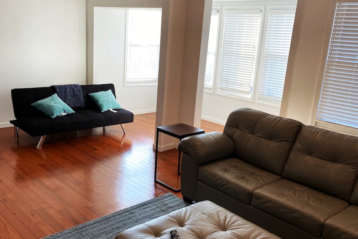 2 Bedroom With Private Entrance & Free Parking - New York