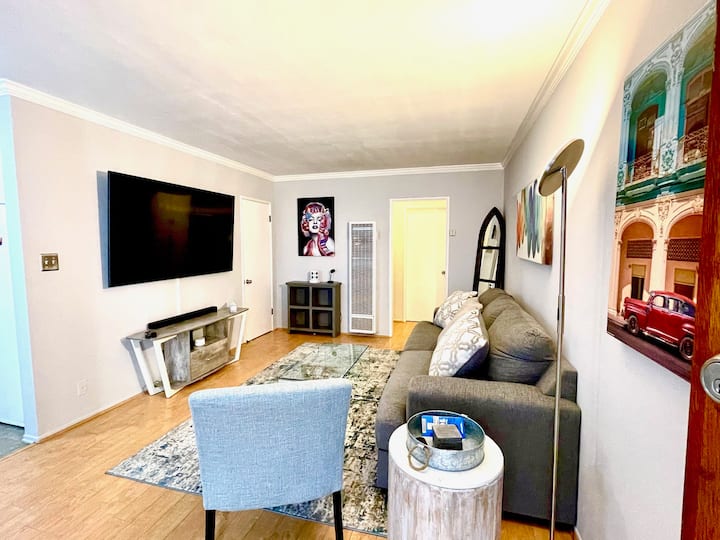 Private Roomy 1-bedroom Condo Very Heart Of Weho! - West Hollywood