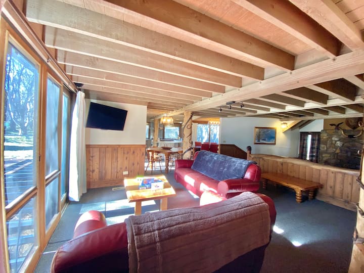 The Iconic "Eagle Rock"  Location & Value 4 Money - Mount Hotham