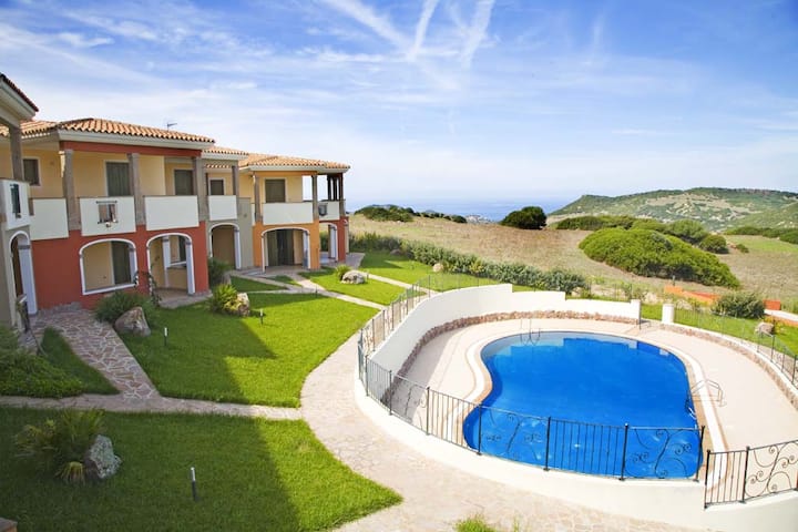 Appartamento In Residence Con Piscina. Panorama. - Tergu