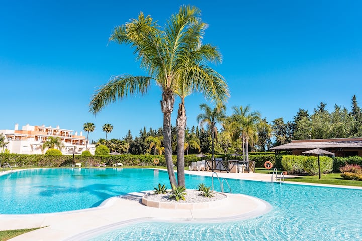 Familiar Apartamento Vacacional En Estepona - Estepona