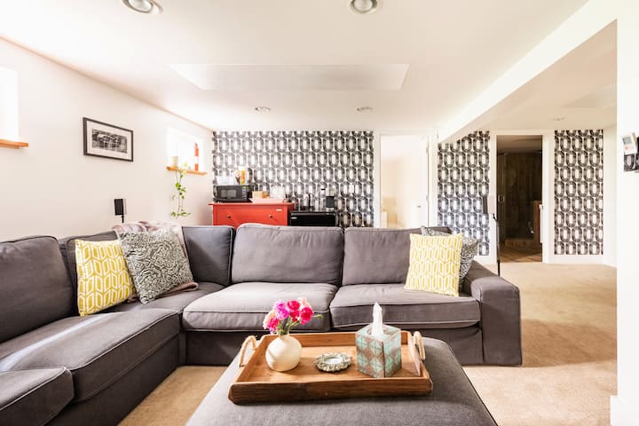 Cozy Nest: Tranquil Getaway With Rave Reviews - Seattle, WA
