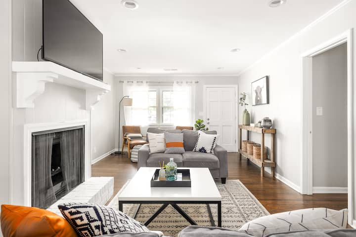 Modern Tech-savvy Retreat With Stylish Tiny House - Stone Mountain, GA