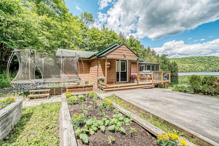 Spacious, Private, Sandy Lakefront Cottage - Val-des-Monts