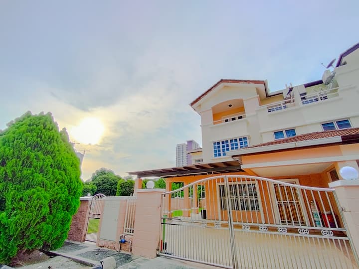 Cheerful 6 Bedroom  Bbq Garden House  Up To 20pax - Kuala Lumpur