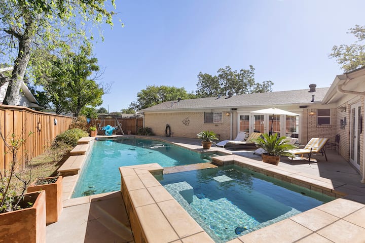 Family Fun! Hot Tub, Pool, Billiards, Gazebo - 알링턴