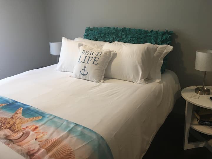 Affordable Stay.  Short Drive To Beach - Panama City, FL