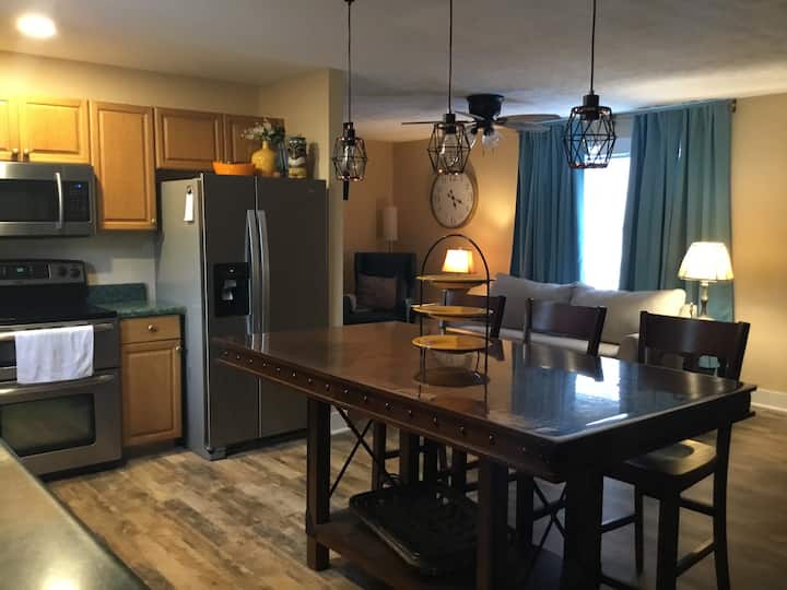 Summer Retreat: Short Drive To The Beach. - Panama City, FL