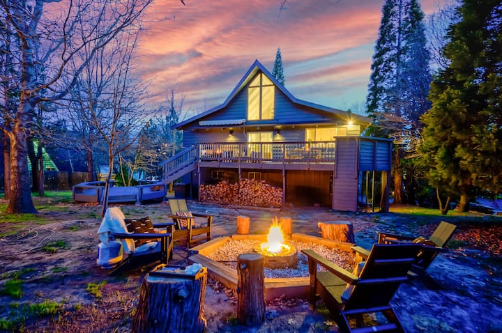 Modern Cabin: Games, Yard, Hot Tub - Lake Arrowhead, CA