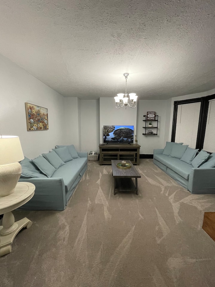 Cheerful 3-bedroom Residential Home In Hamilton Oh - Hamilton, OH