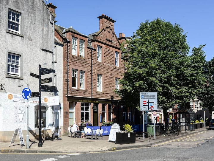 Spacious 4 Bedroom Flat In Centre Of North Berwick - North Berwick