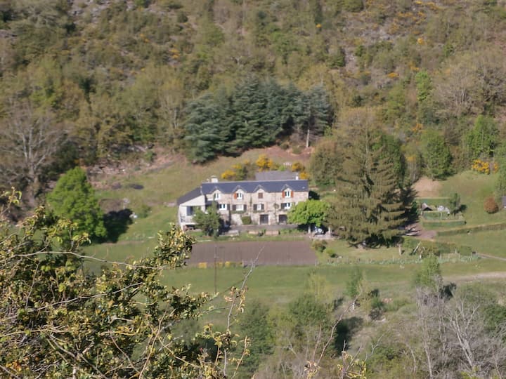 Le Coudoulous: éCrin De Verdure Au Bord Du Tarnon - Florac