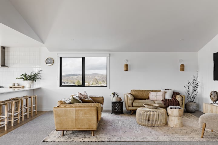 Dusk On Twynam - Brand New Holiday Accommodation - Jindabyne