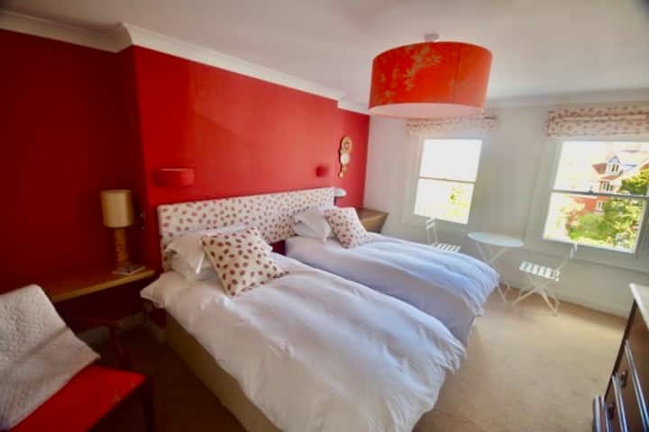 The Art House Hove - A Large, Stylish Ensuite Room - Brighton