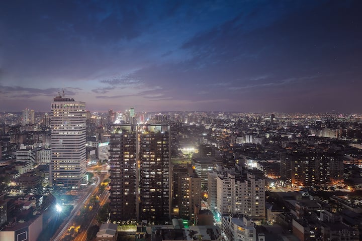 勤美高樓市景/舒適2間房 /A+b房/ 房間同棟不同樓層 /共可容納 8人 - 台中市