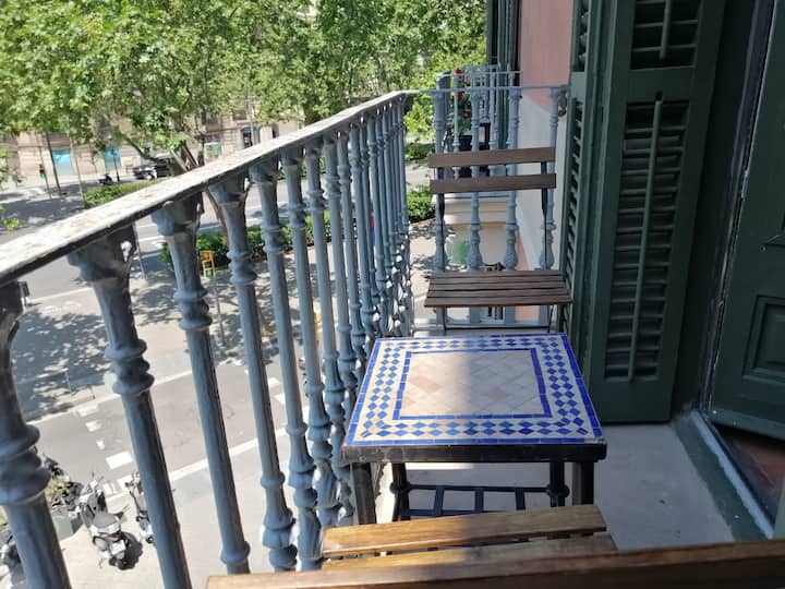 Habitación Familiar Con Baño Privado Y Balcón - Barcelona