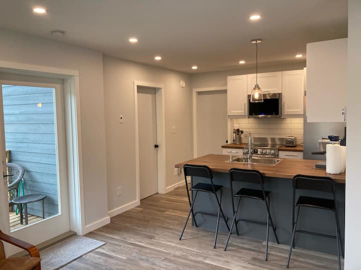 Southside Mountain Views - 1 Bedroom Suite - Revelstoke