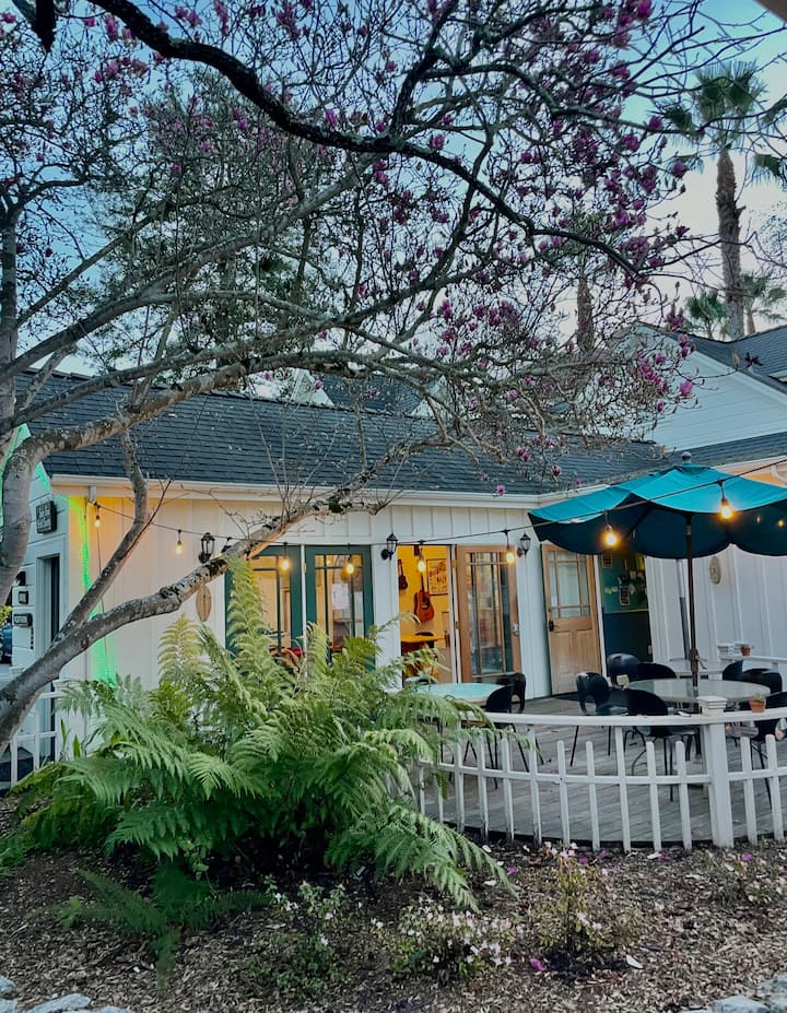 Private Room W/private Bathroom: Walk To Beach - Santa Cruz, CA