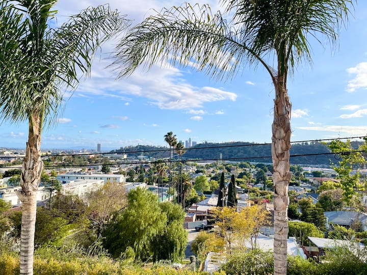 Studio With Stunning L.a. Views! - Los Angeles, CA