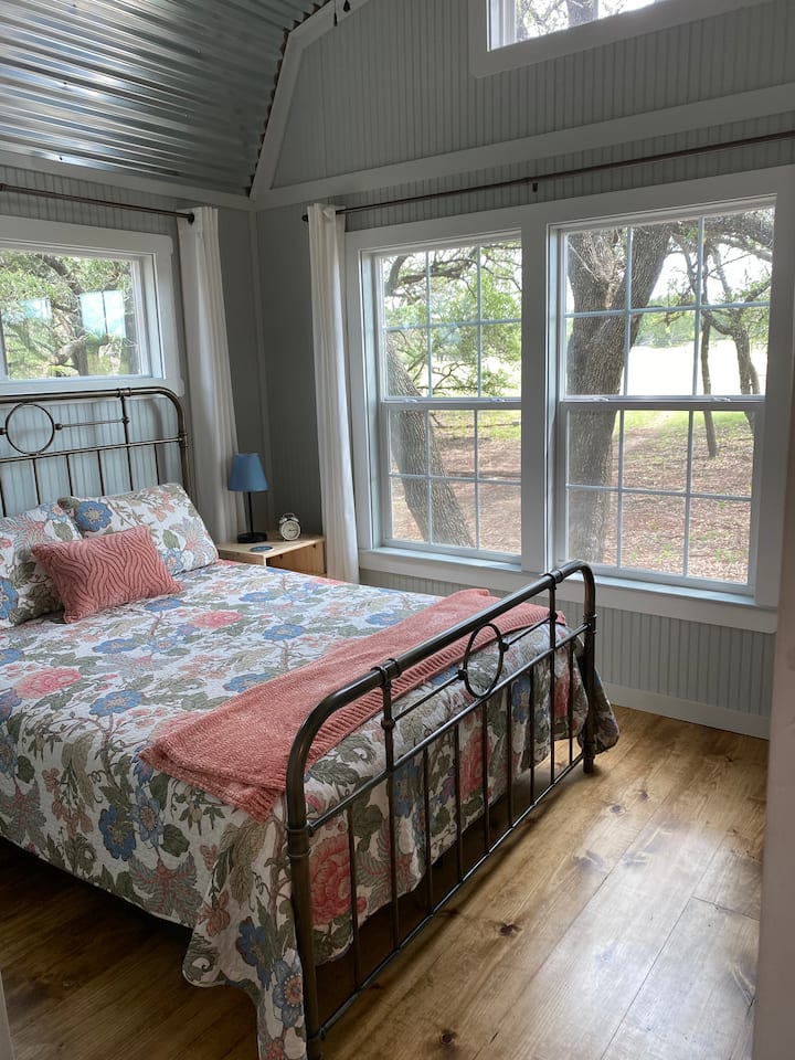 Little Cabin In The Woods - Hamilton, TX