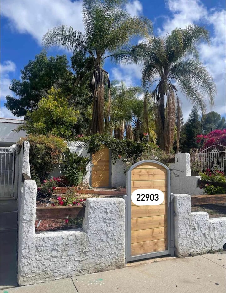 La Casita Divina - Calabasas, CA