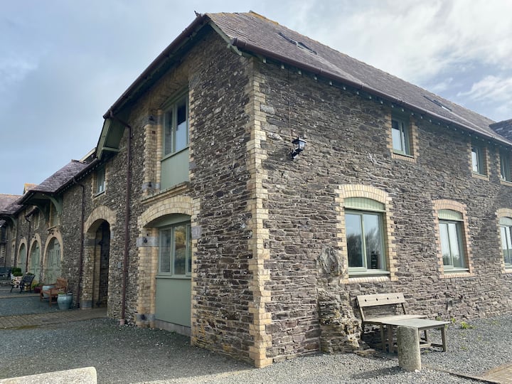 Wonderful Barn With Tennis Court, Noss Mayo - Noss Mayo