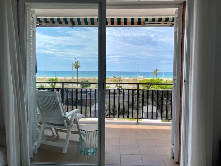 Apartamento En Primera Linea De Mar - Casteldefels