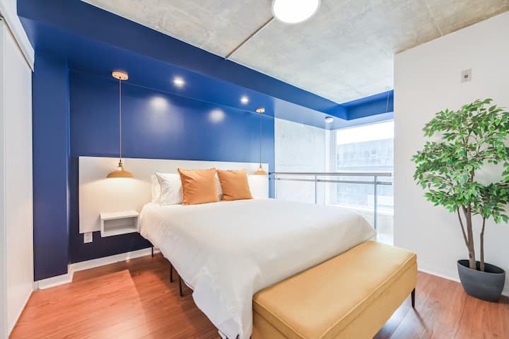 2-storey King W Penthouse Loft + Terrace + Parking - Toronto