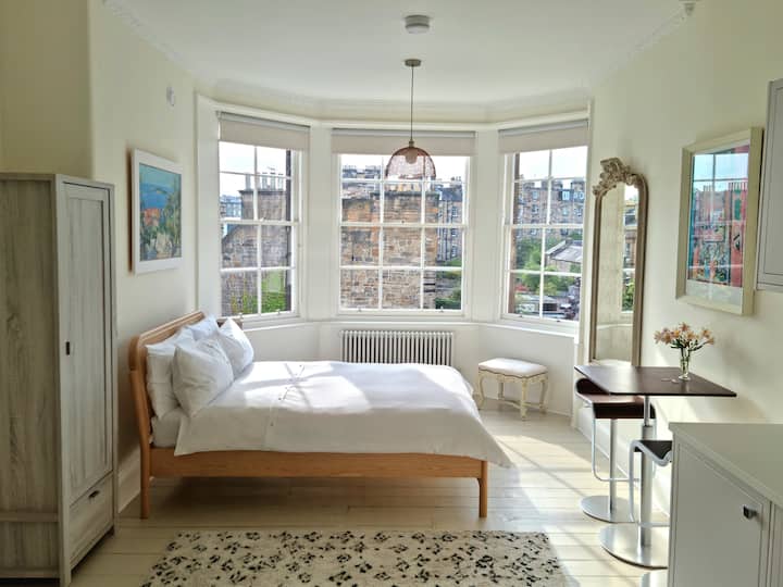 Bright And Modern Studio In A Stunning Location!! - 愛丁堡