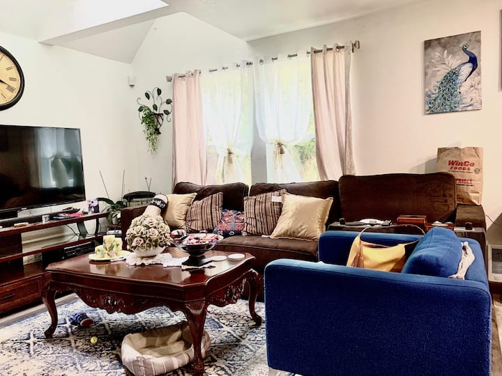Cozy Home - Everett, WA