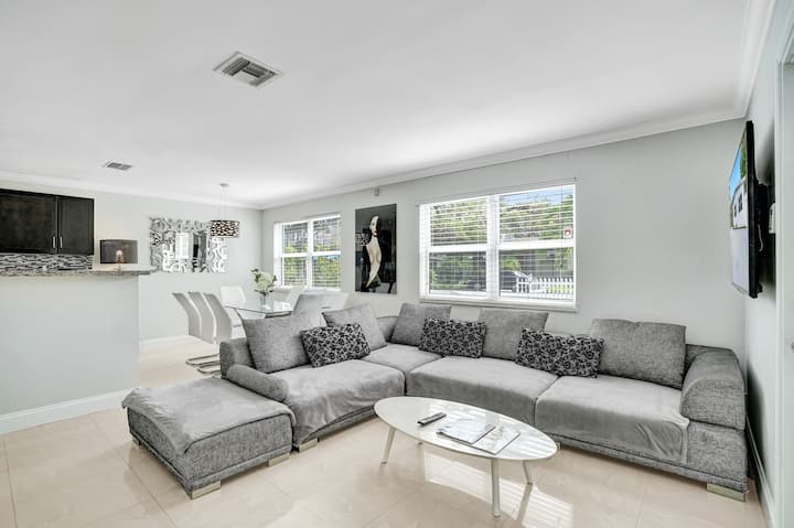 Boat/show-miami5br-villa-2ba/8min-from-miami-beach - Miami, FL
