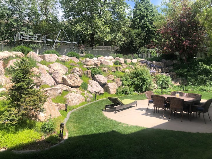 Beautiful Home Nestled In East Farmington Hills - Farmington, UT
