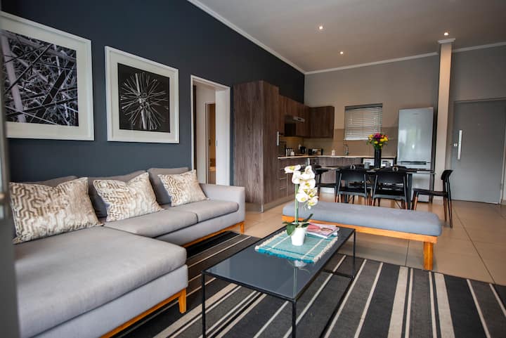 Ready To Go 2bed Unit Stone's Throw From Sandton - Sandton