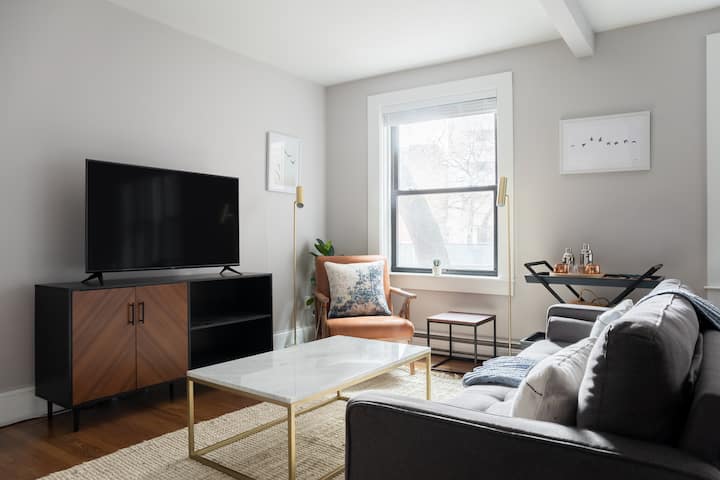 Bay Village Charm | 99 Walkscore | Short/long Stay - Boston, MA