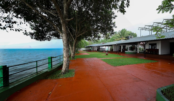 8 Lakeside Ac Rooms,in Kumarakom,kerala For 16 Pax - Kumarakom