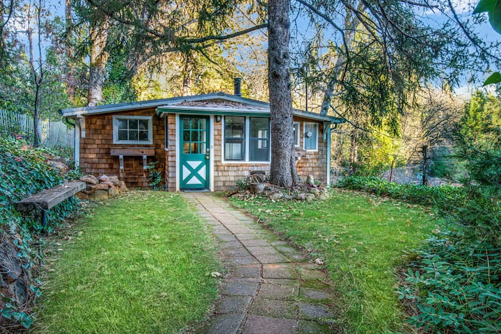 Historic Miner's Cabin Private 8 Acre Pear Orchard - Alta Sierra, CA
