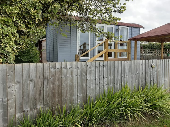 Shepherds Hut With A View Of The Somerset Levels - 체더