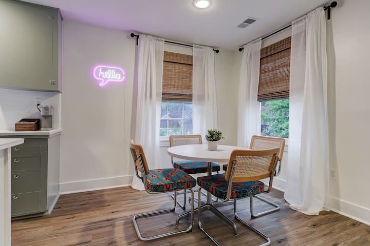 Updated Vintage Cottage | 1-bd Apt | Self Check-in - Houston, TX